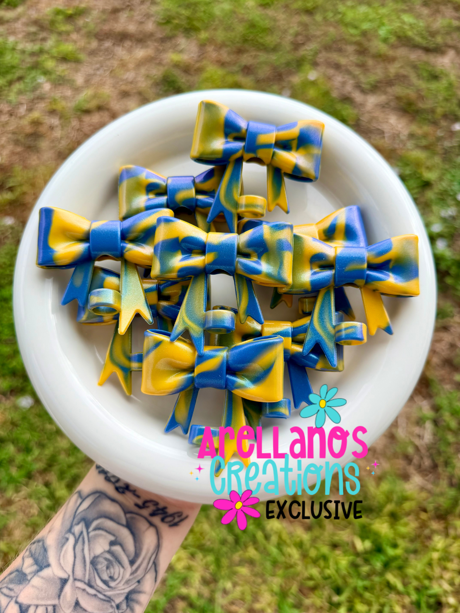 #129 blue & yellow swirl shiny large bow straw topper EXCLUSIVE – Arellanos Creations