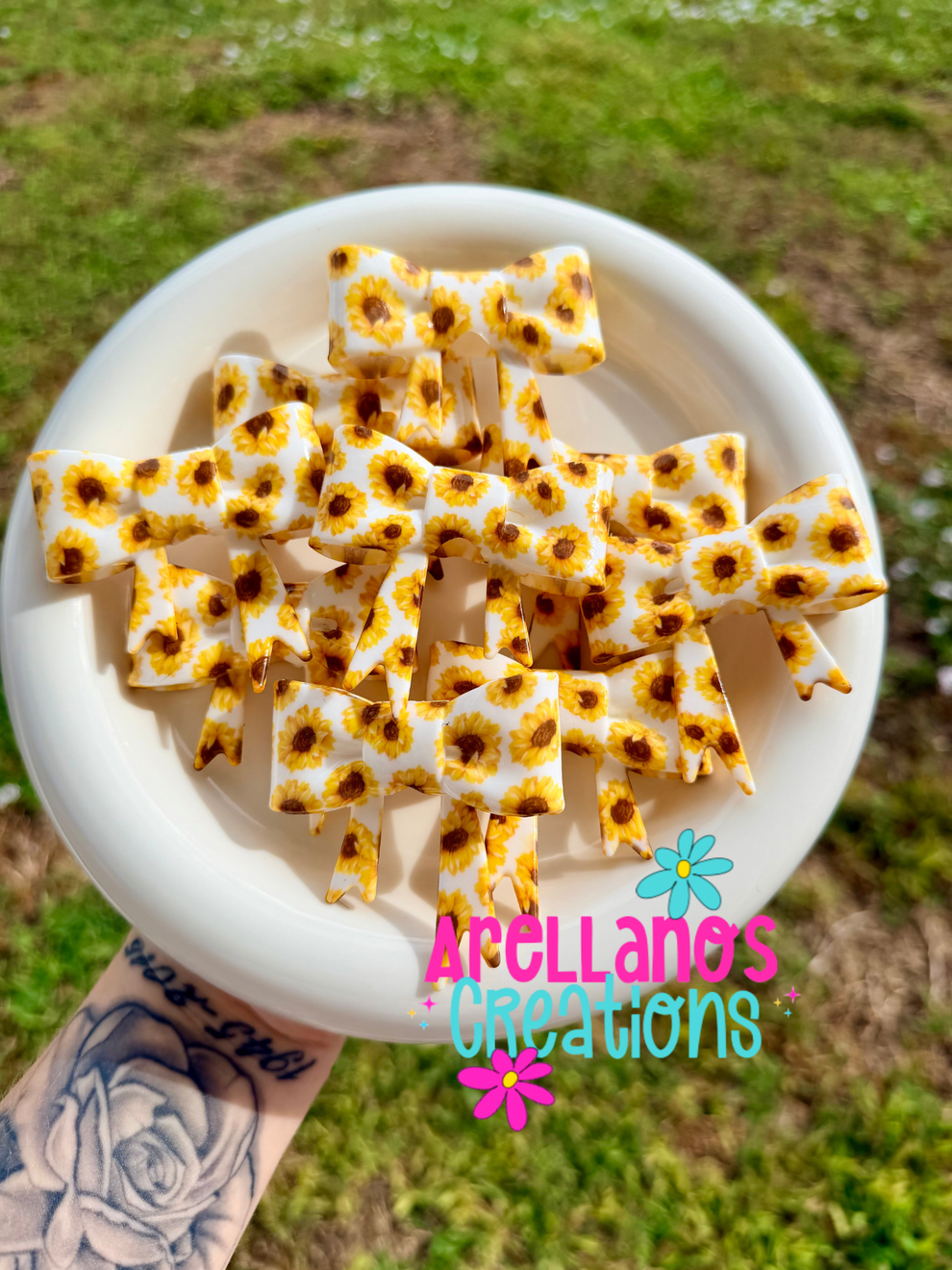 #131 simple sunflower shiny large bow FOCAL – Arellanos Creations