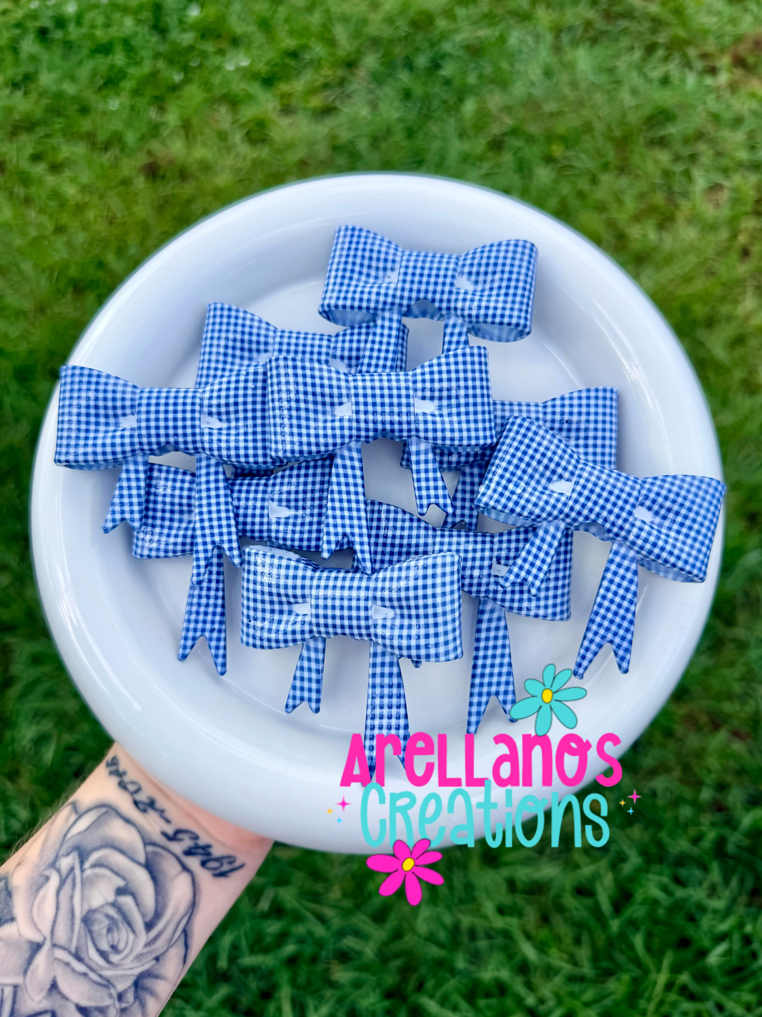 #138 small blue picnic large shiny bow FOCAL – Arellanos Creations
