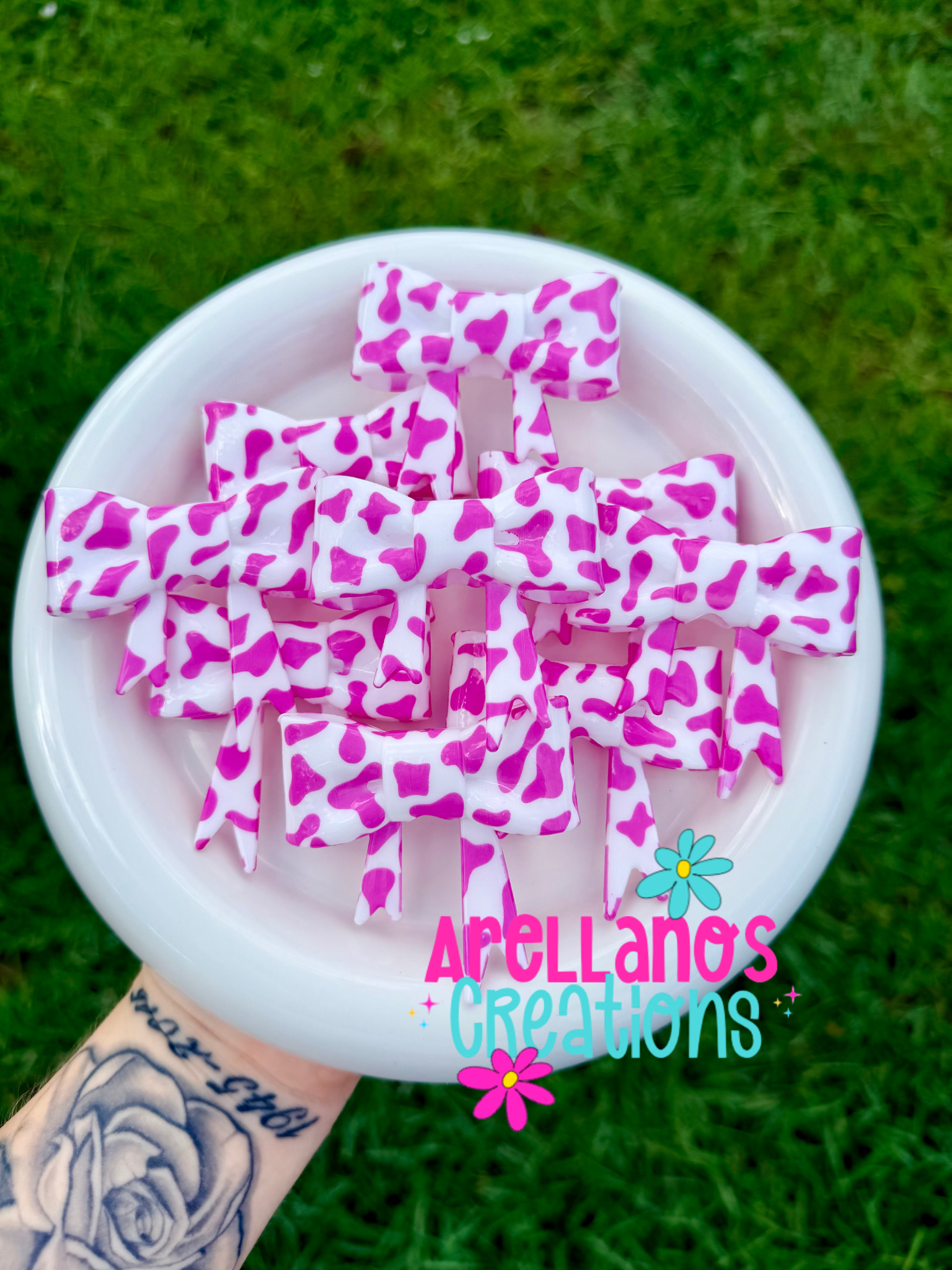#137 pink cow print large shiny bow FOCAL – Arellanos Creations